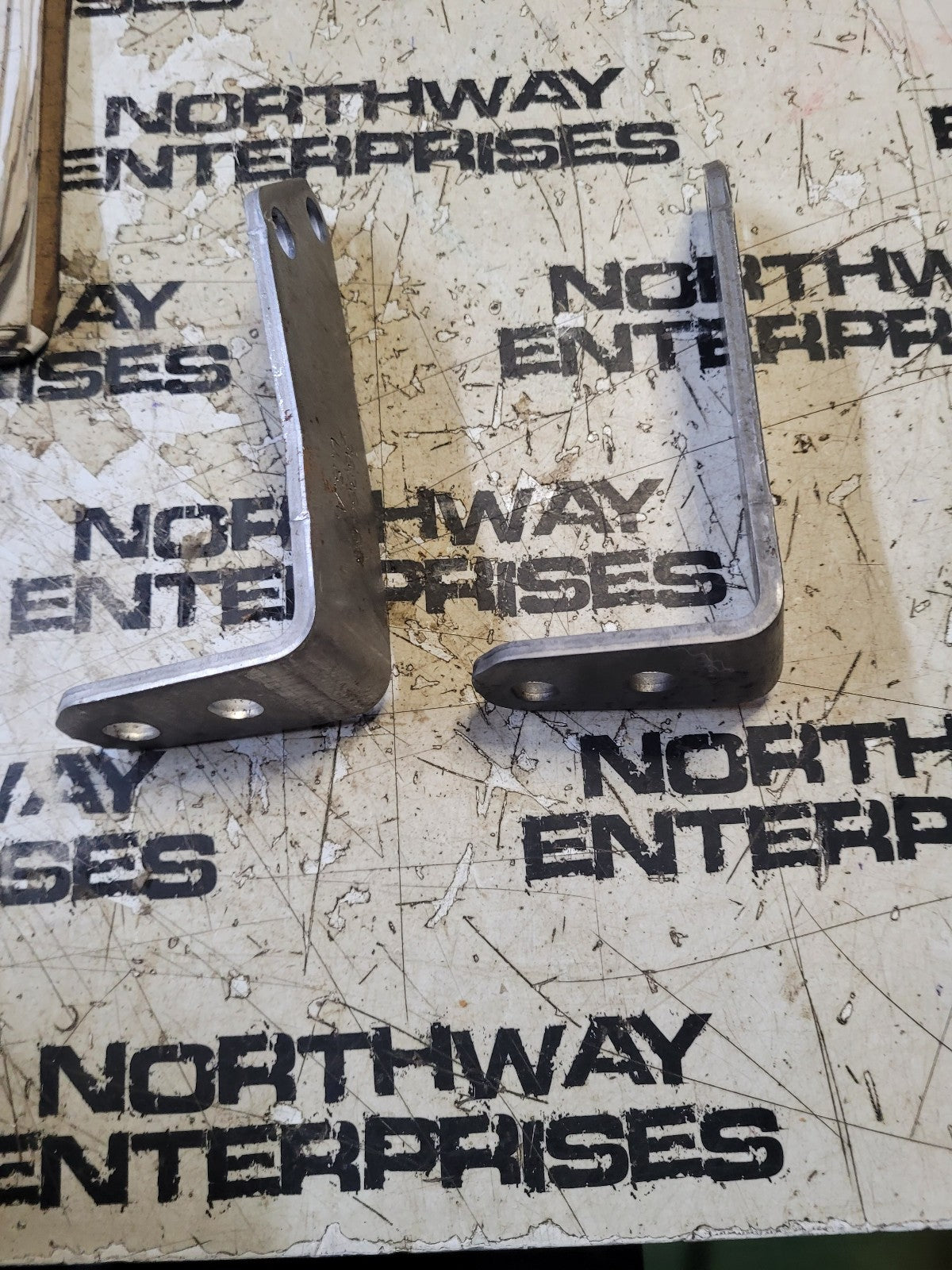 3686468 CUMMINS BRACKET SET – Northway Enterprises Ltd.